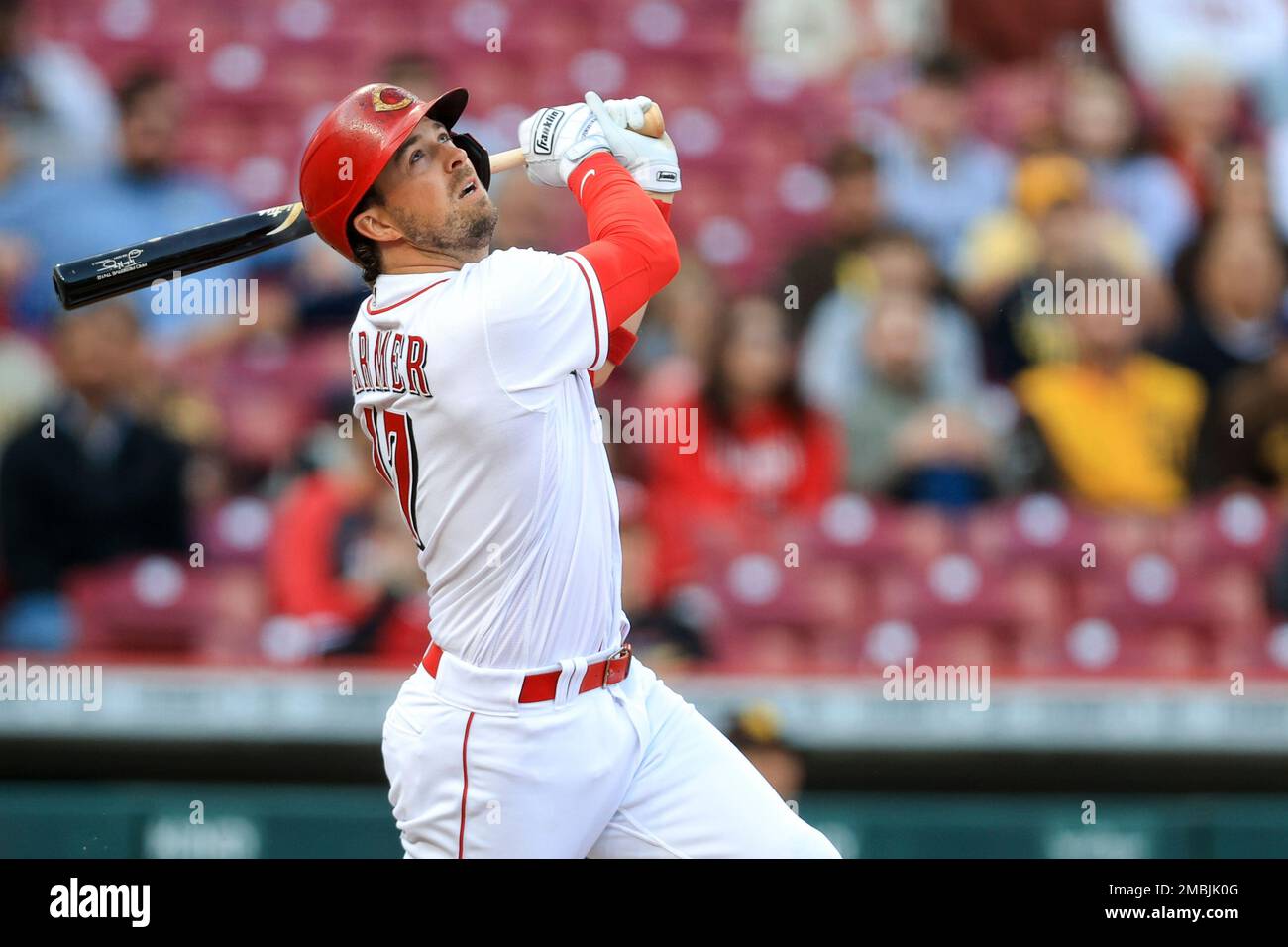 Cincinnati Reds' Kyle Farmer bats during a baseball game against the ...