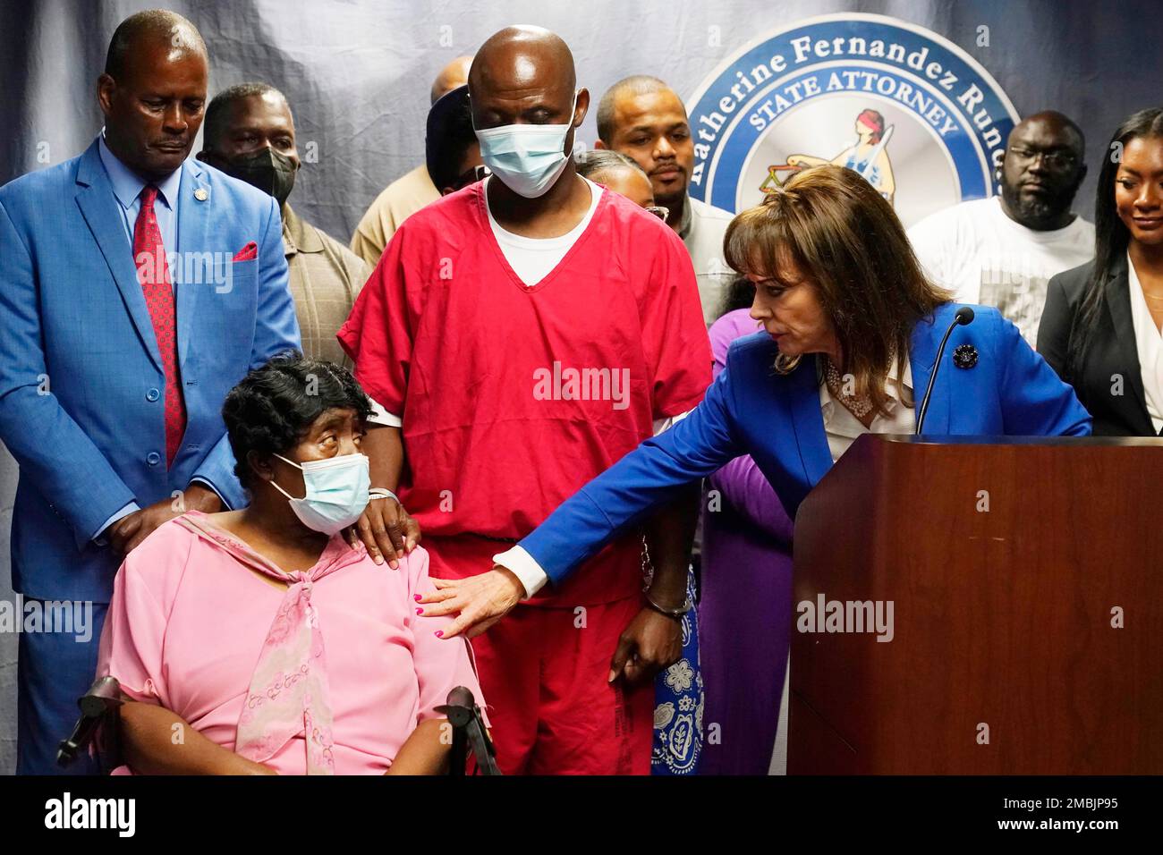 Doris Strong looks at State Attorney Katherine Fernandez Rundle after ...