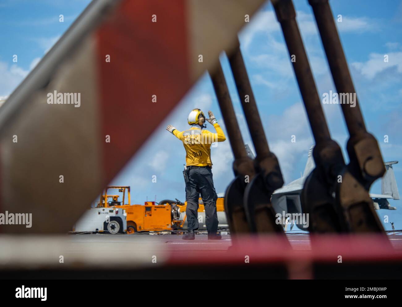 220616-N-DW158-1041 PHILIPPINE SEA (June 16, 2022) Aviation Boatswain’s ...