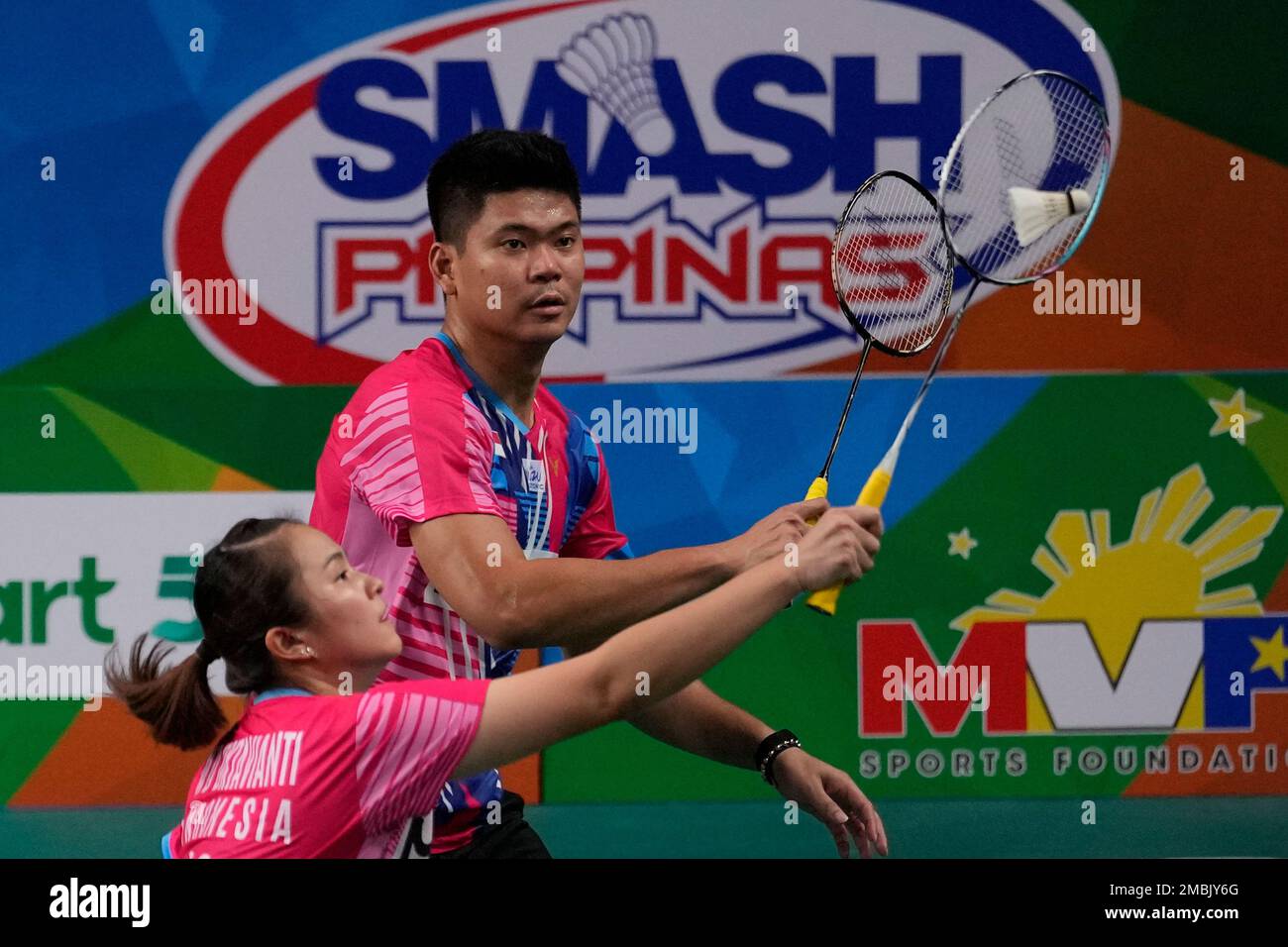 Melati Daeva Oktavianti, left, and Praveen Jordan of Indonesia play ...