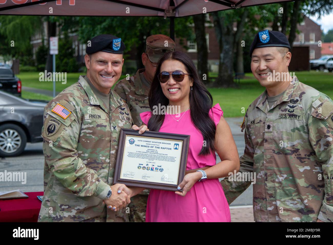 Lt. Col. Simon Kim relinquishes command of the 1-229th Attack Battalion ...