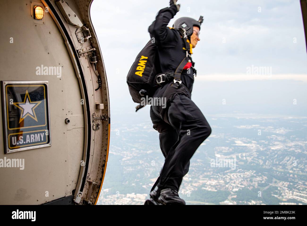 Soldiers assigned to the 3d U.S. Infantry Regiment (The Old Guard ...