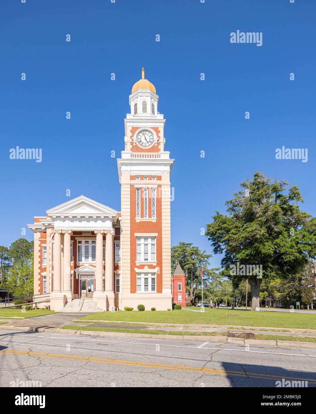 Ashburn, Georgia, USA - April 19, 2022: The Turner County Courthouse ...