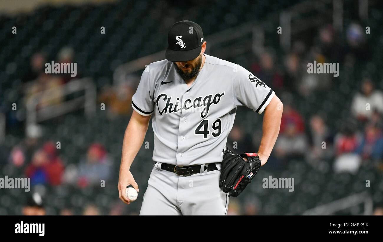 Chicago White Sox Kendall Graveman gets ready to throw against the ...
