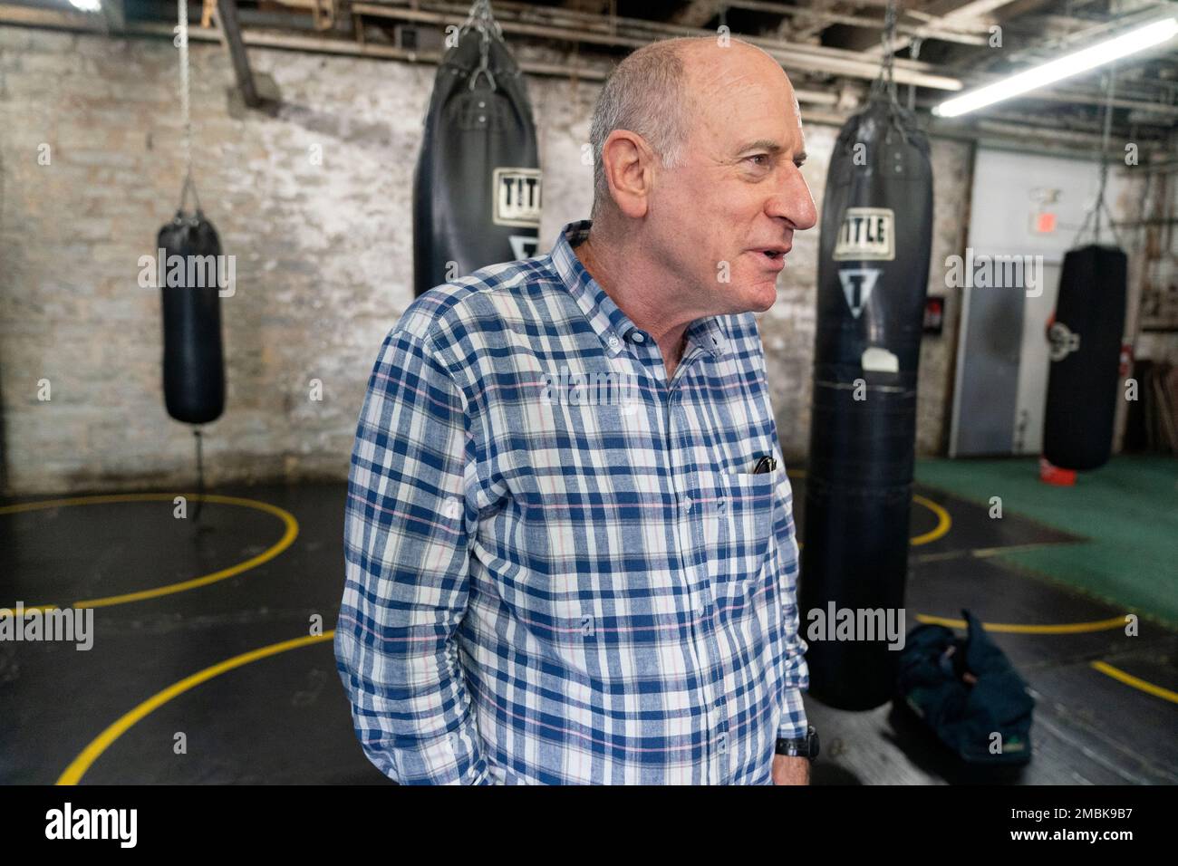 Ohio Congressional candidate Phil Heimlich speaks with patrons at ...