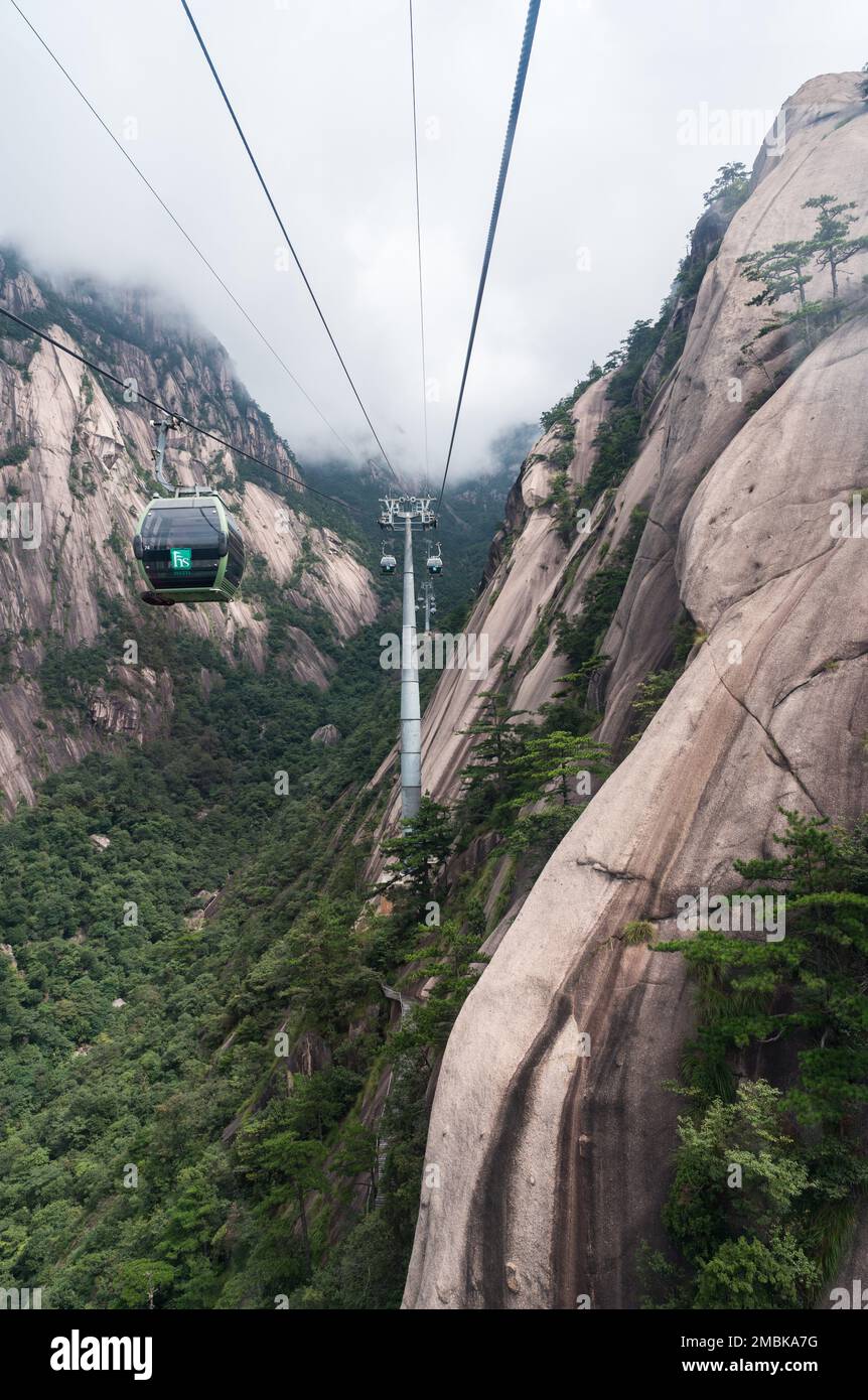 Anhui huangshan mountain scenery Stock Photo - Alamy