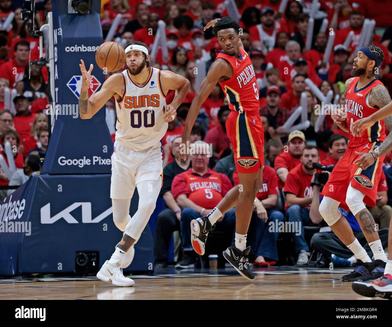 Phoenix Suns center JaVale McGee (00) reaches for a rebound during the ...