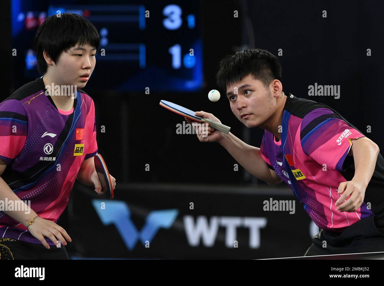 Doha, Qatar. 20th Jan, 2023. Kuai Man/Lin Shidong (R) compete during ...