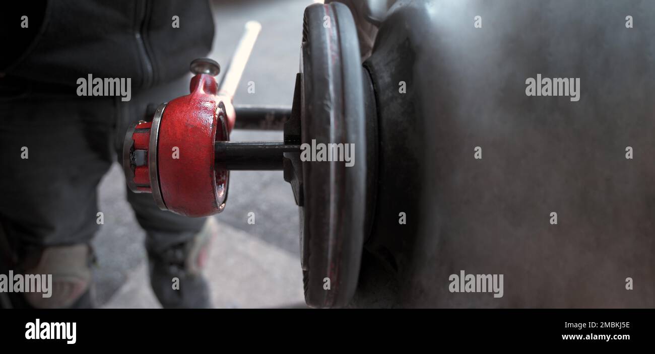 Pipe threading machine hi-res stock photography and images - Alamy