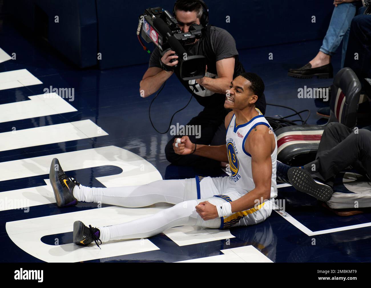 Golden State Warriors guard Jordan Poole (3) reacts after hitting a ...