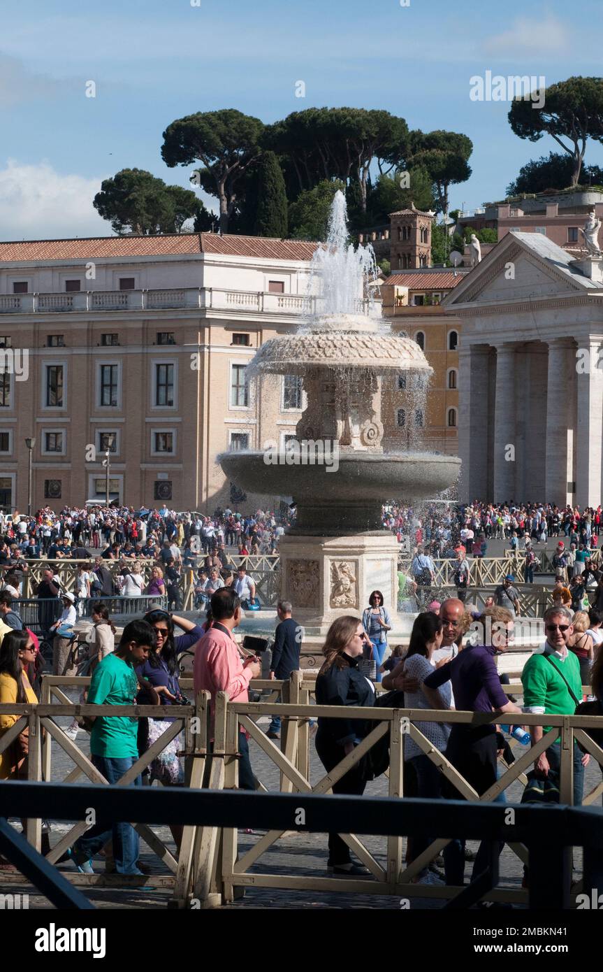 Crowds of people visit St. Peter's Square in Vatican City Stock Photo ...