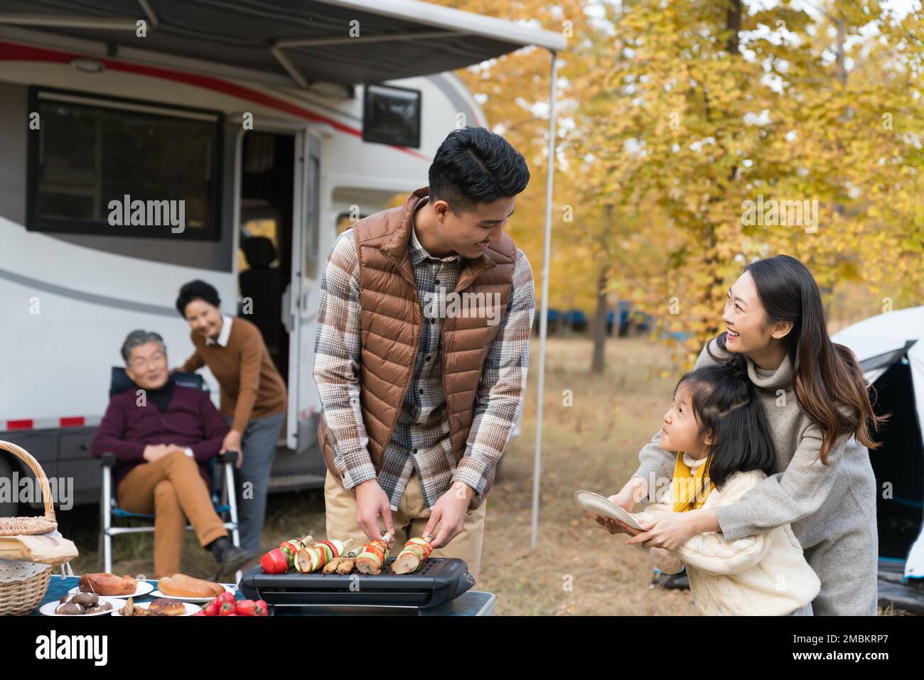 Happy family of five autumn outdoor barbecue Stock Photo - Alamy