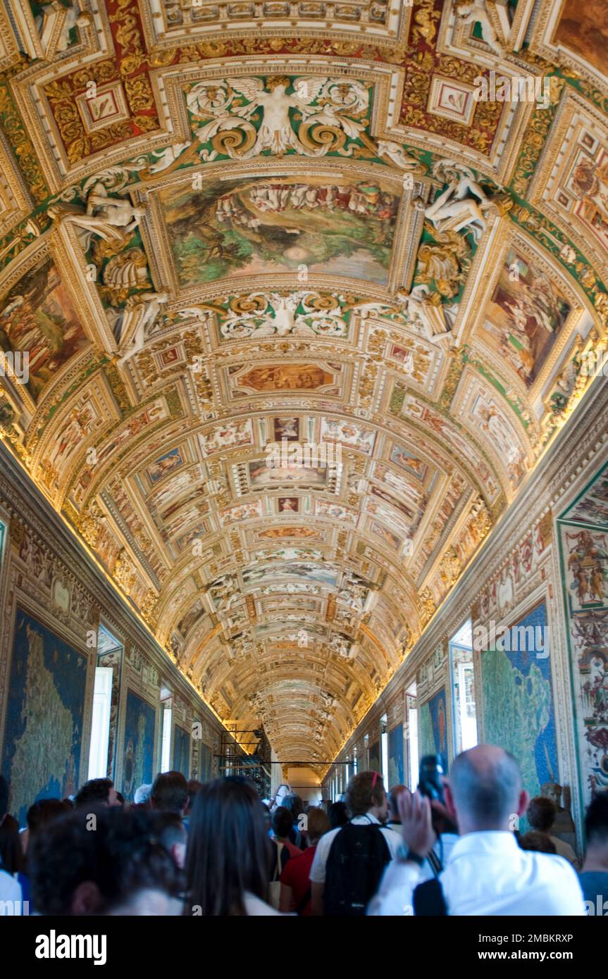Visitors admire the artwork at the Vatican Museum Stock Photo - Alamy