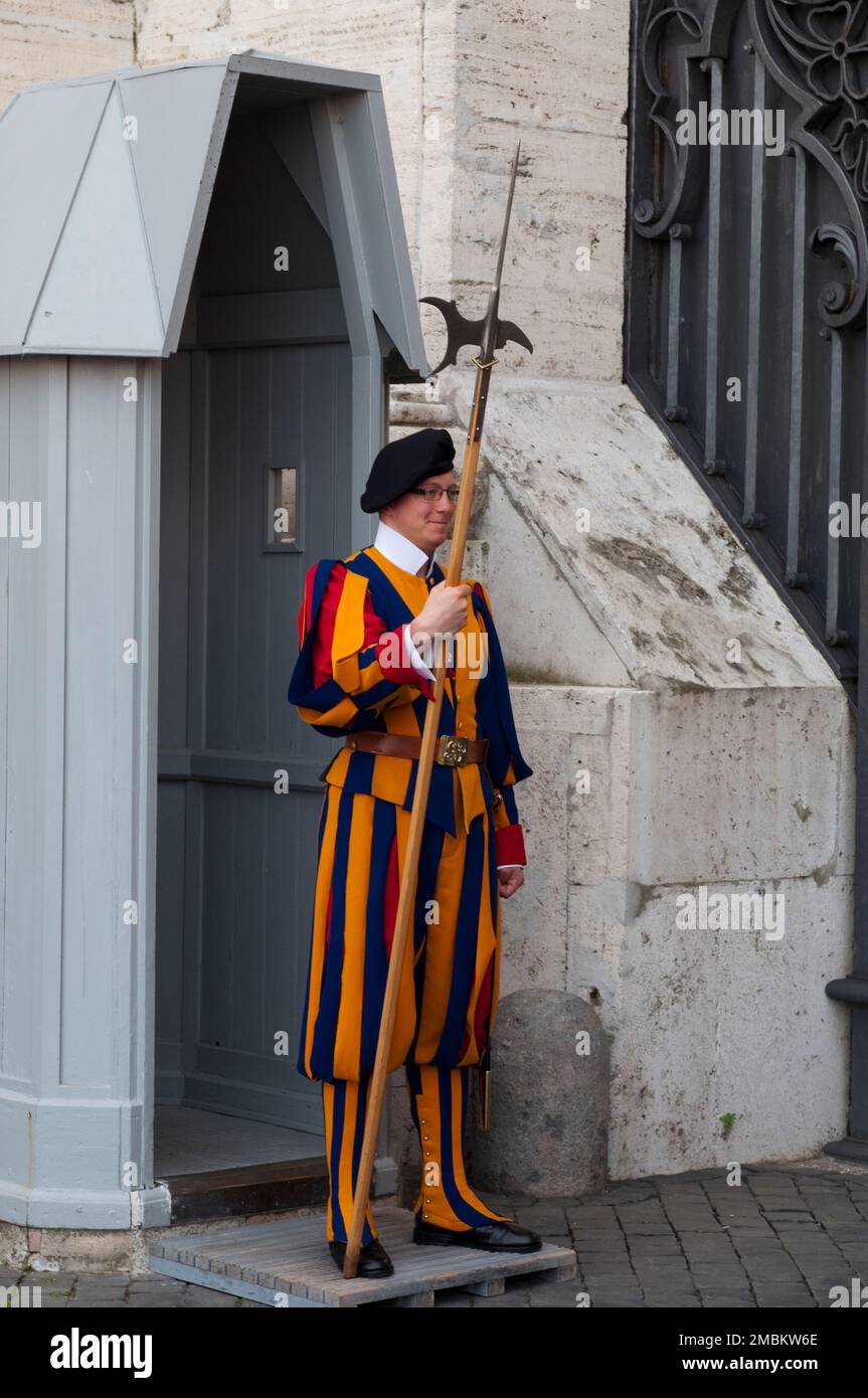 Stand sentry hi-res stock photography and images - Alamy
