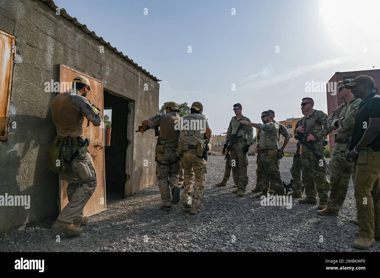 U.S. Army National Guard Soldiers assigned to the East Africa Response ...