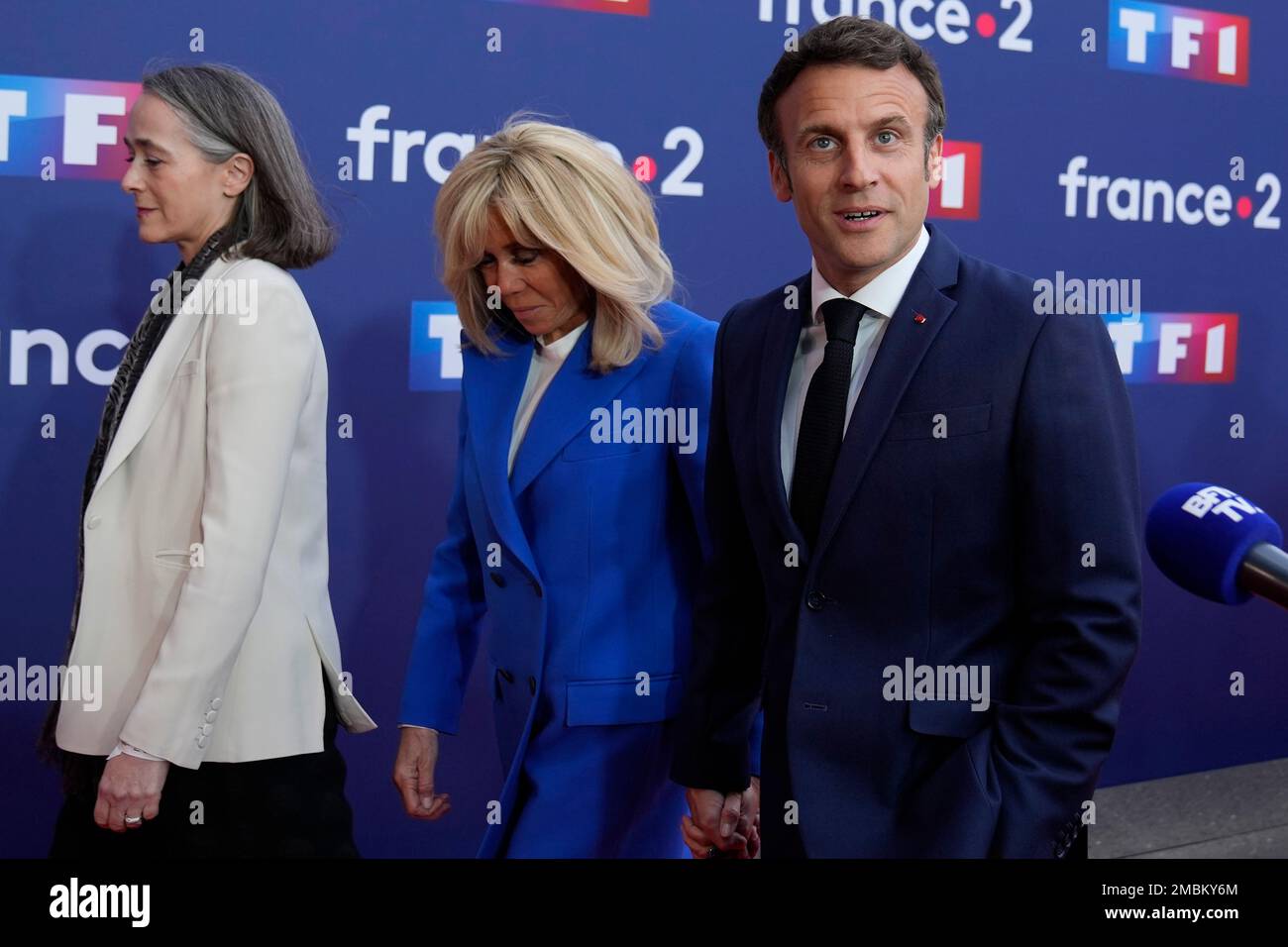 Centrist candidate and French President Emmanuel Macron and his wife ...