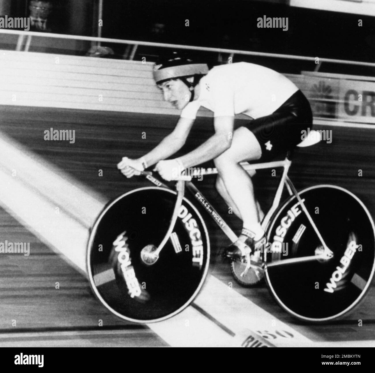 French cyclist Jeannie Longo in action on Nov. 15, 1985 crossing the ...