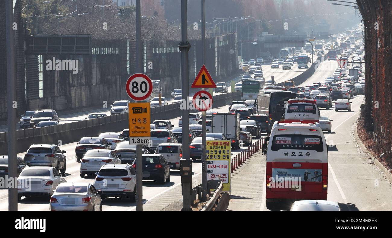 21st Jan, 2023. Traffic slows as Lunar New Year holiday begins A ...