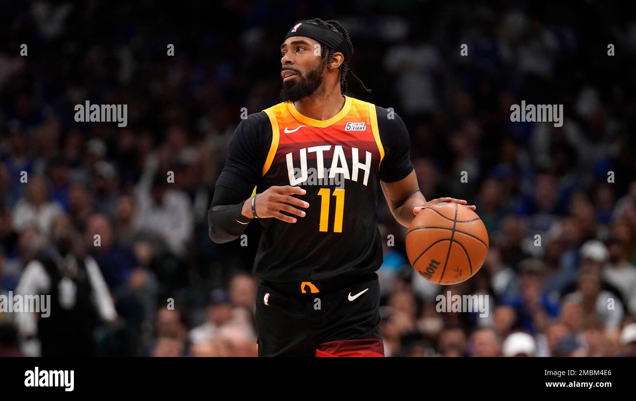 Dallas Mavericks forward Tim Hardaway Jr. (11) advances the ball ...