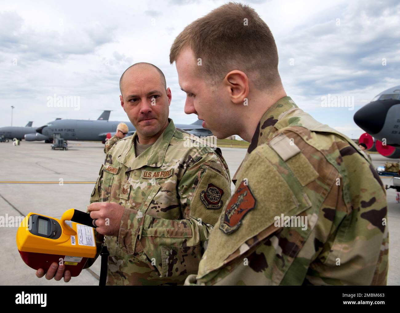 Radioactive handling hi-res stock photography and images - Alamy