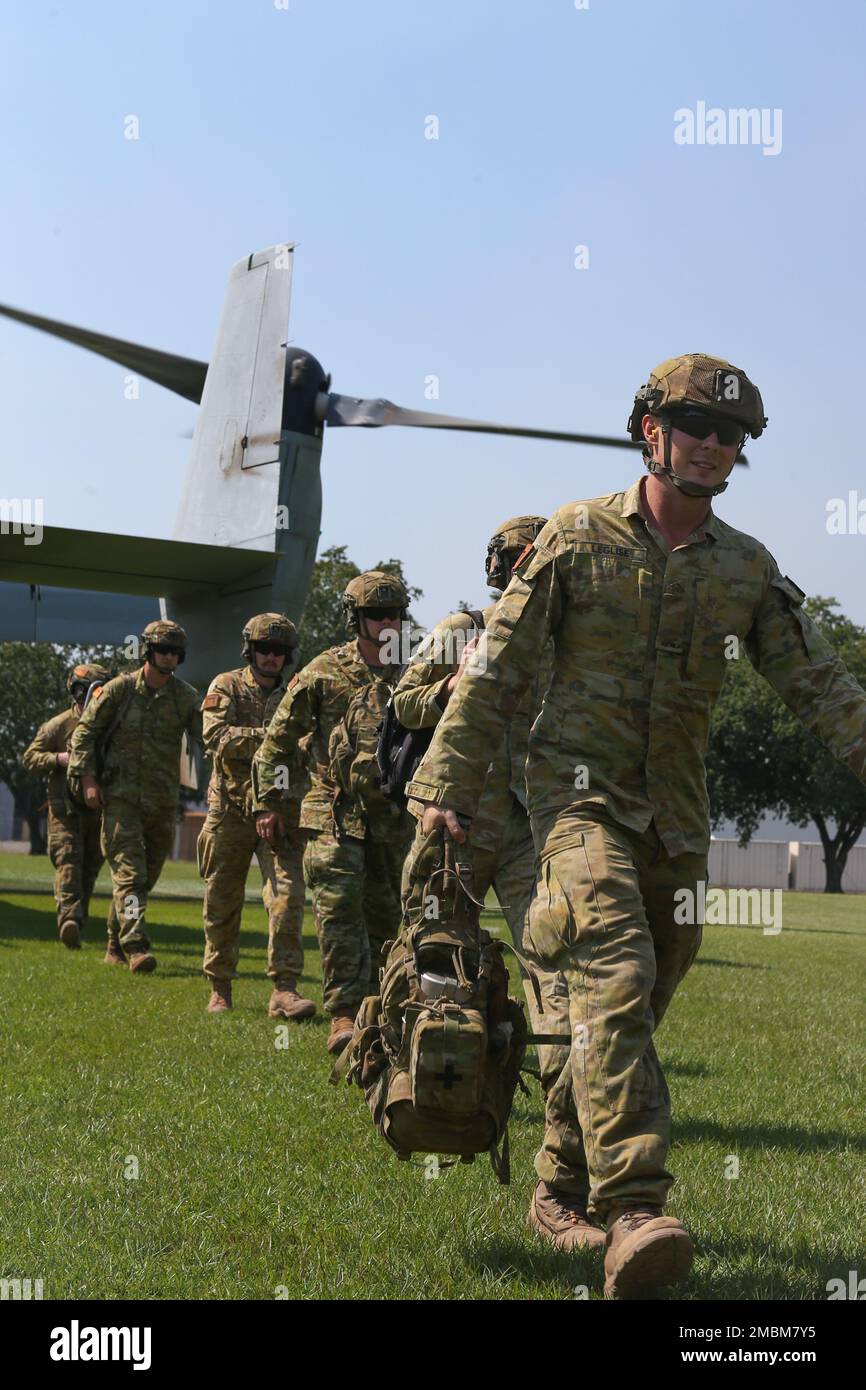 Australian Army soldiers with 1st Combat Engineer Regiment, 1st Field ...