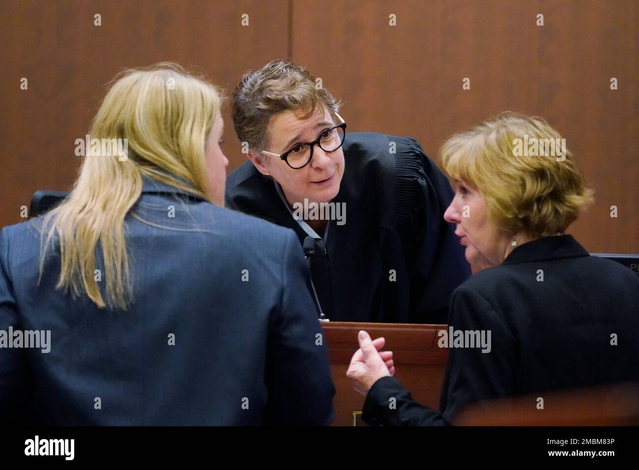 Judge Penney Azcarate talks to attorneys in the courtroom at the ...