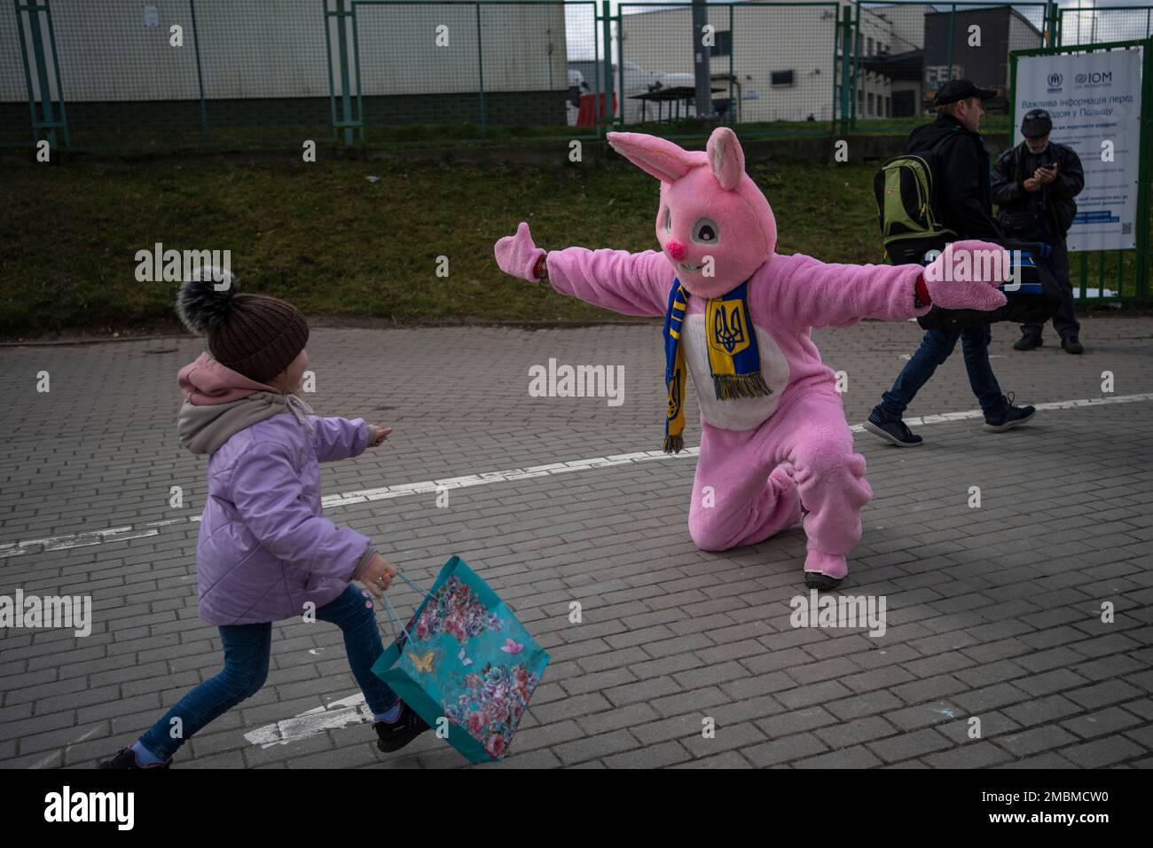 Performer Ben Dusing, from Fort Mitchell, Kentucky, US, wears an Easter ...