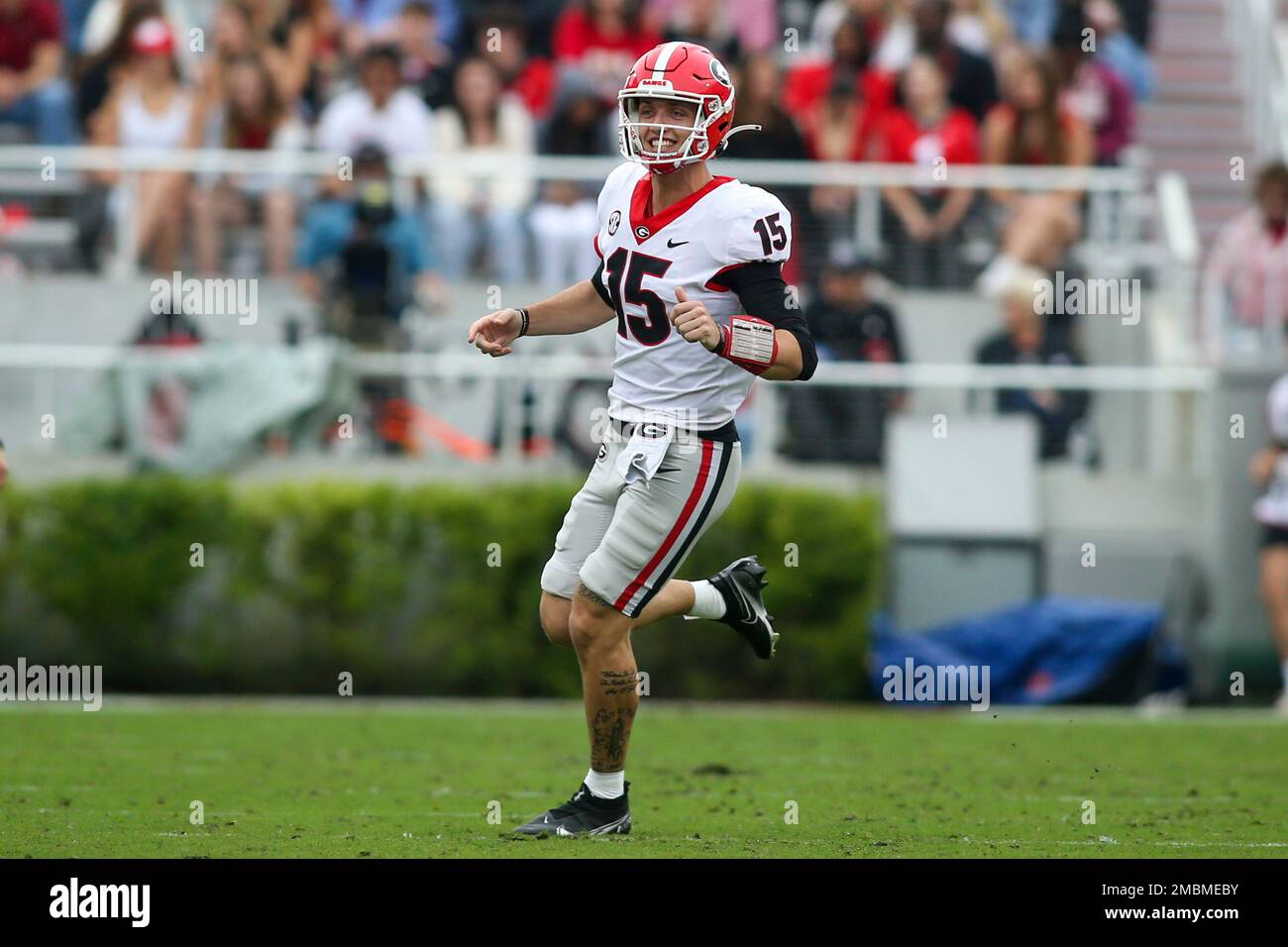 Georgia quarterback Carson Beck (15) in the first half of Georgia's ...