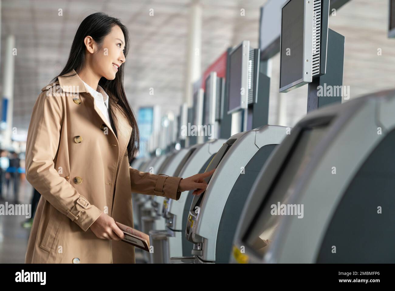 Business women use vending machine at the airport Stock Photo - Alamy