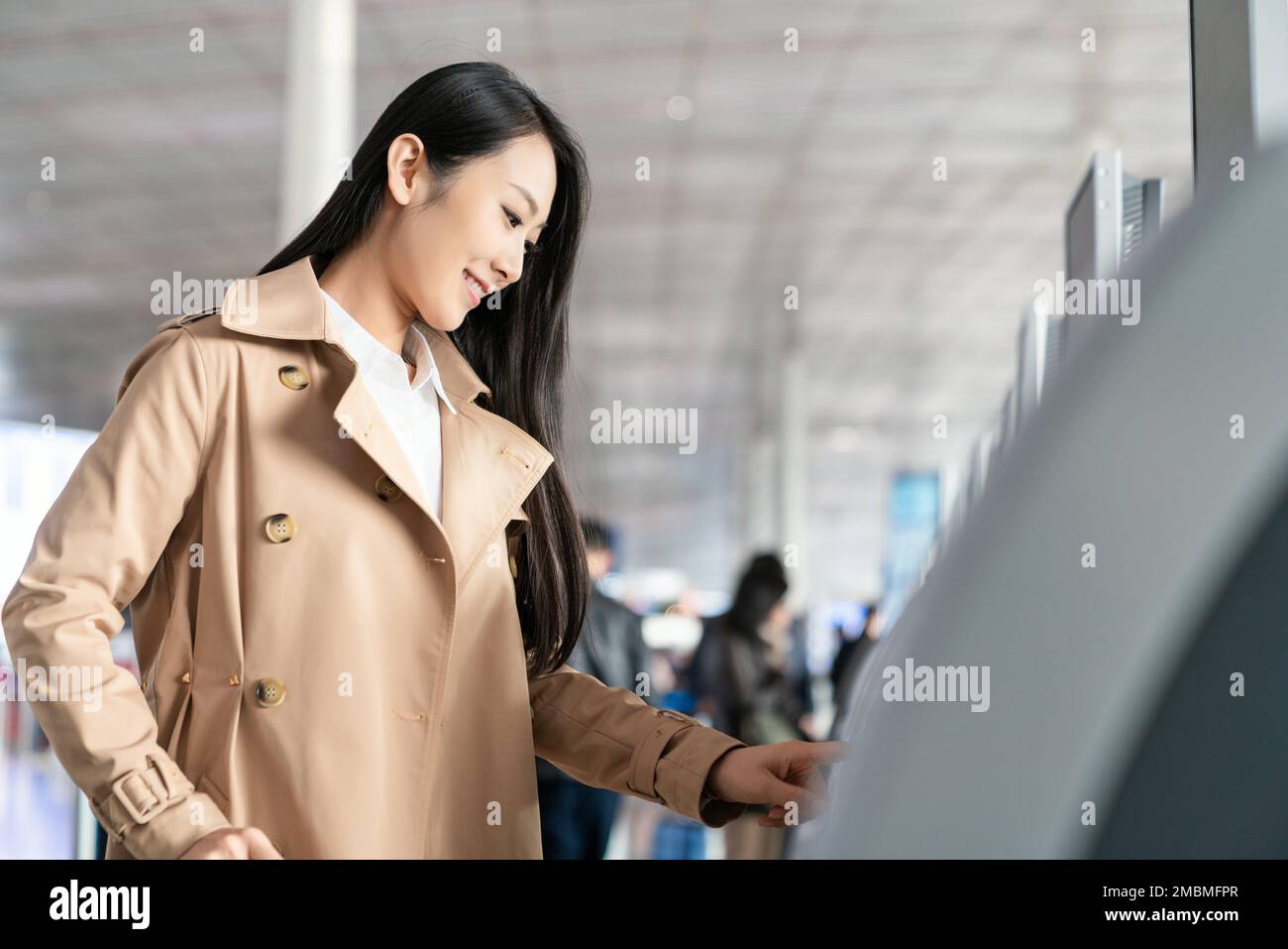 Business women use vending machine at the airport Stock Photo - Alamy