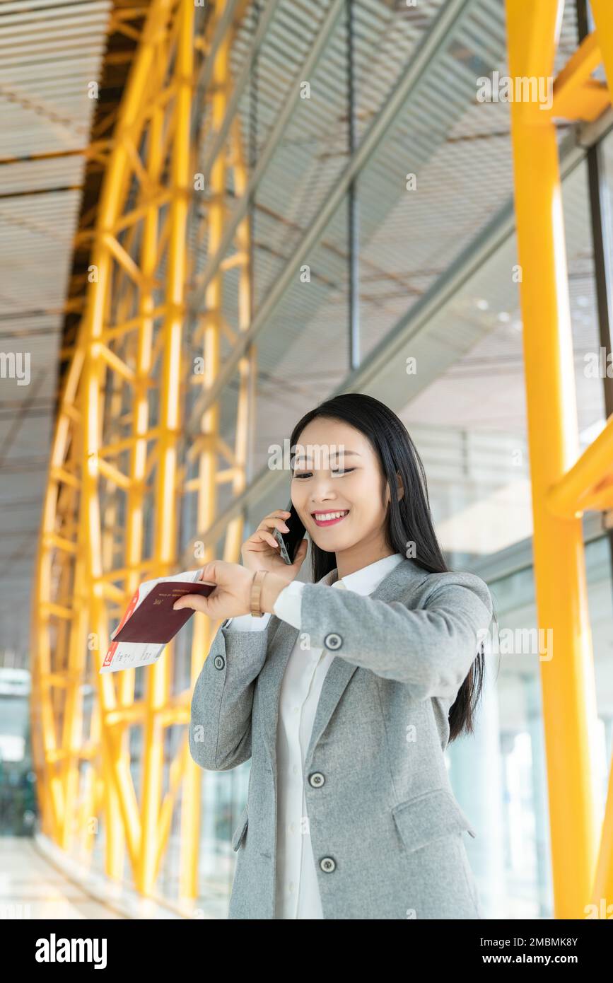 Business woman make a phone call at the airport Stock Photo - Alamy