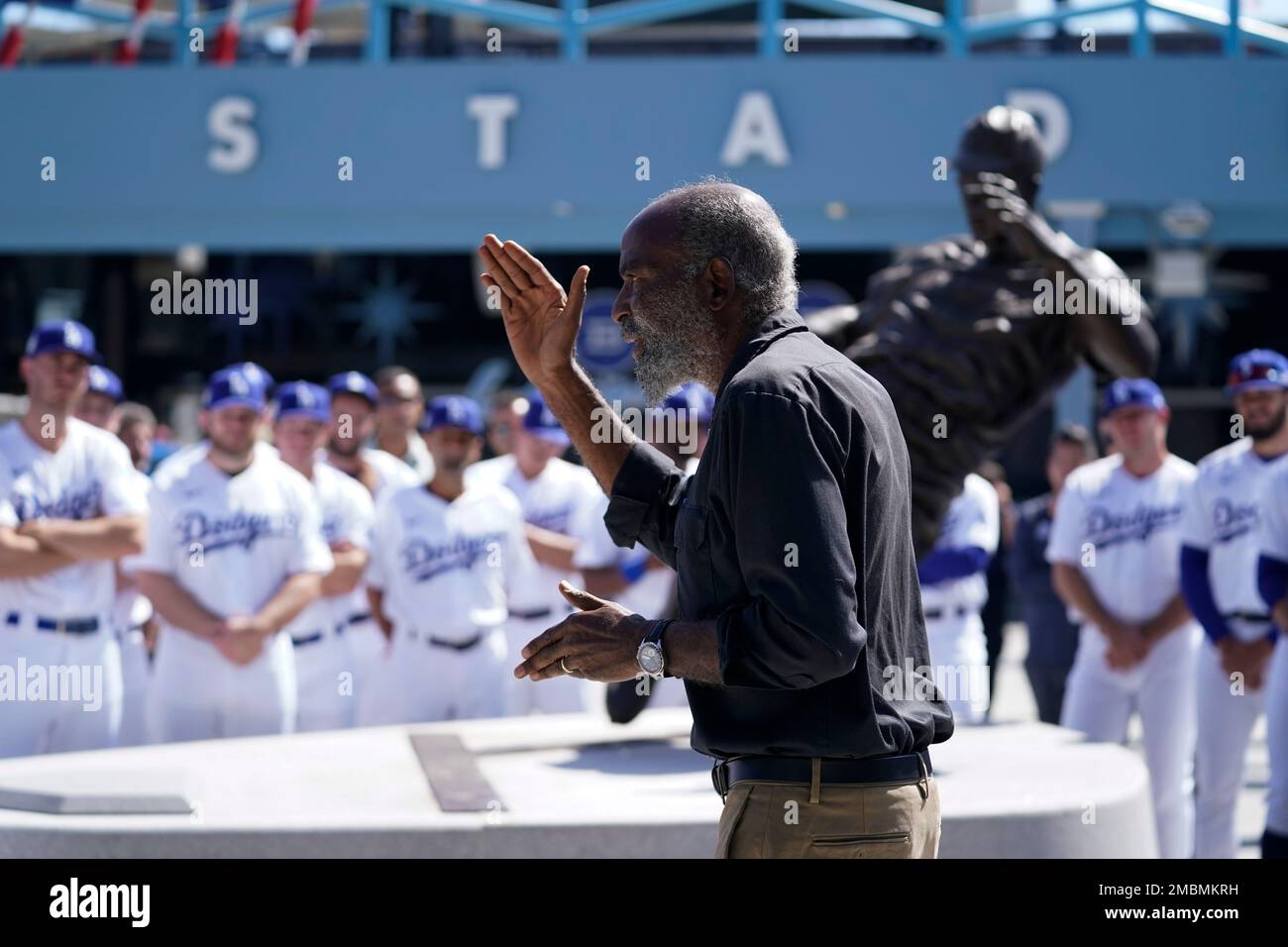 David Robinson, son of Jackie Robinson, speaks to Los Angeles Dodgers ...