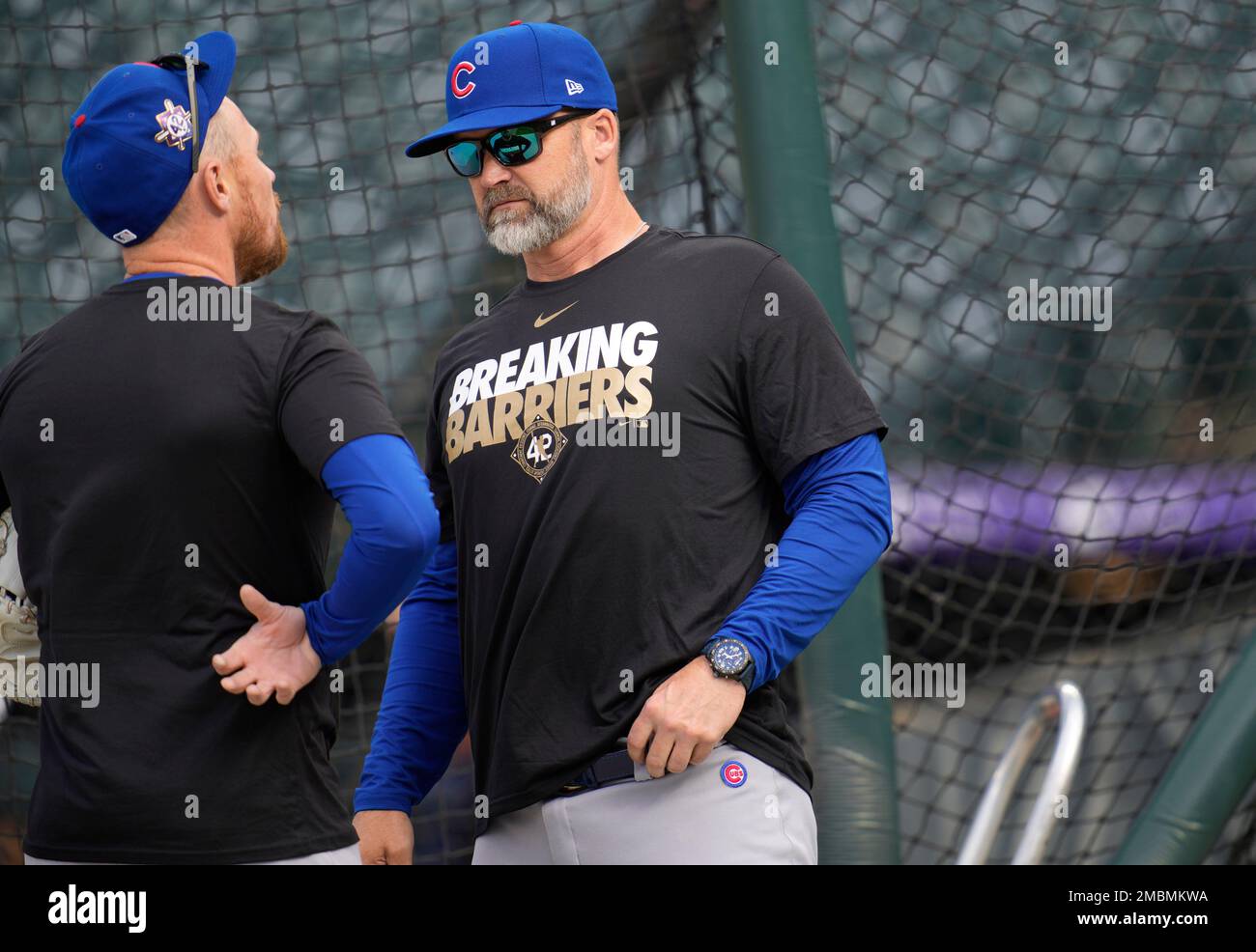 Chicago Cubs manager David Ross, right, chats as players warm up for a ...