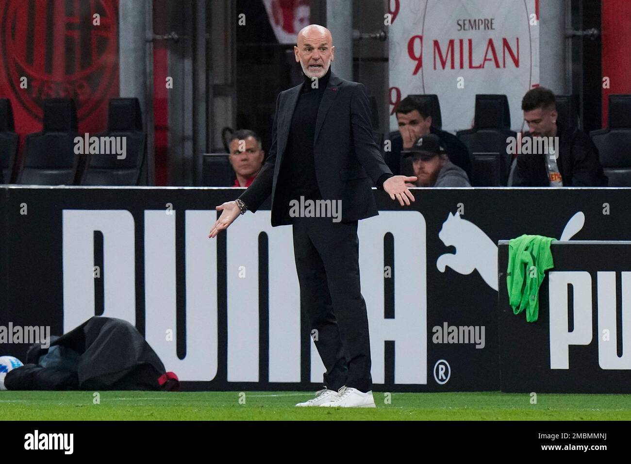 AC Milan's manager Stefano Pioli gestures during the Serie A soccer ...