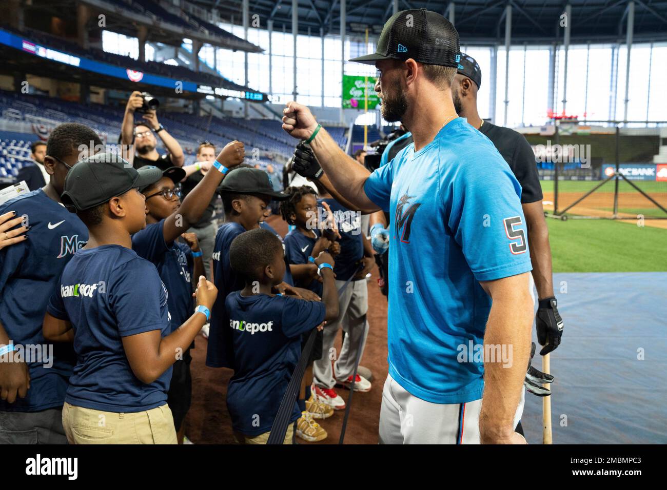 IMAGE DISTRIBUTED FOR LOANDEPOT - While kids and coaches from Boys ...