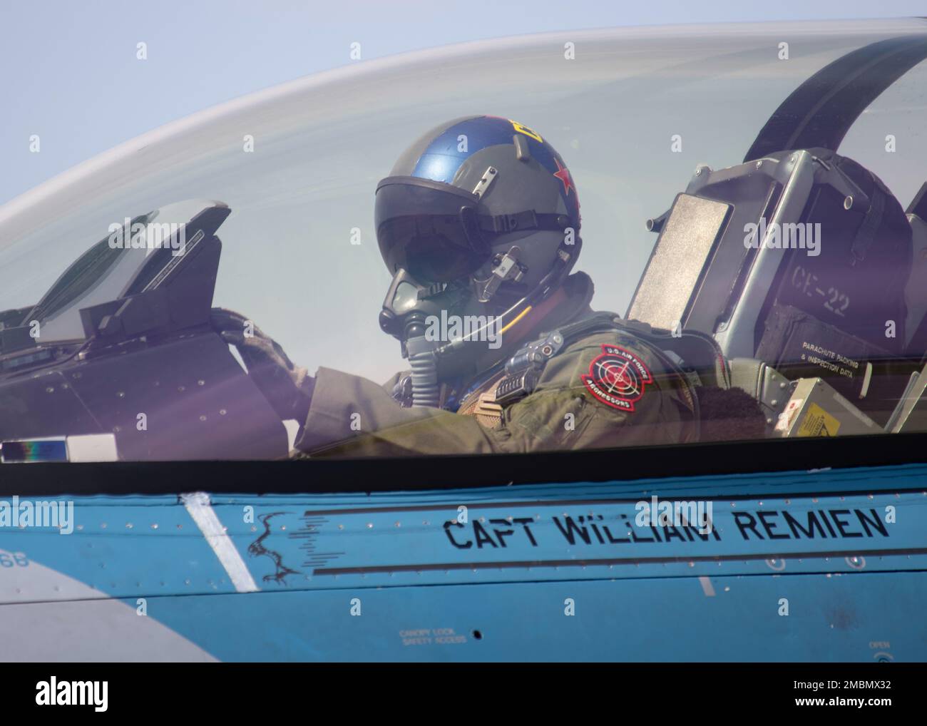 1975 usaf pilot hi-res stock photography and images - Alamy