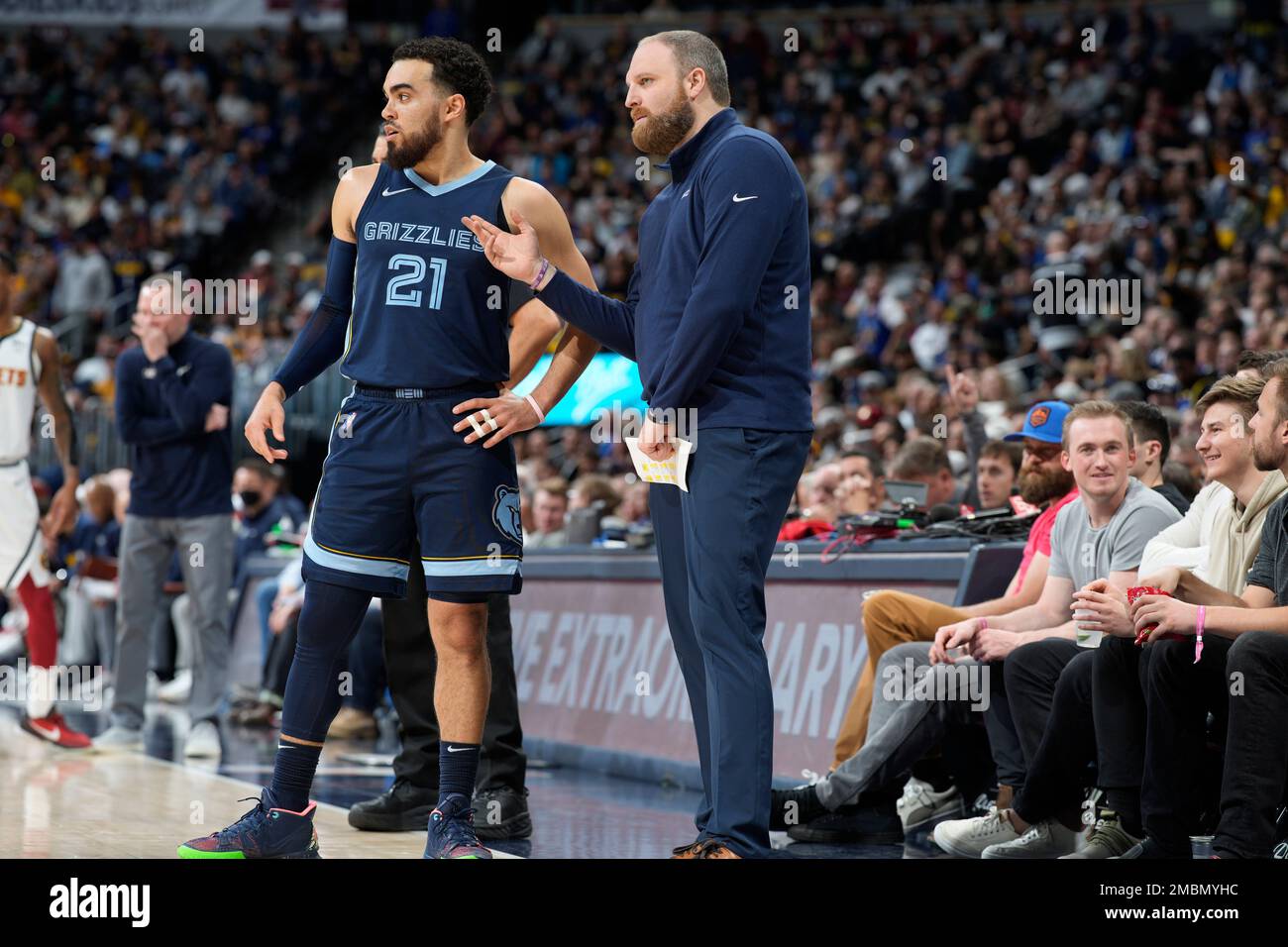 Memphis Grizzlies head coach Taylor Jenkins () and Memphis Grizzlies ...