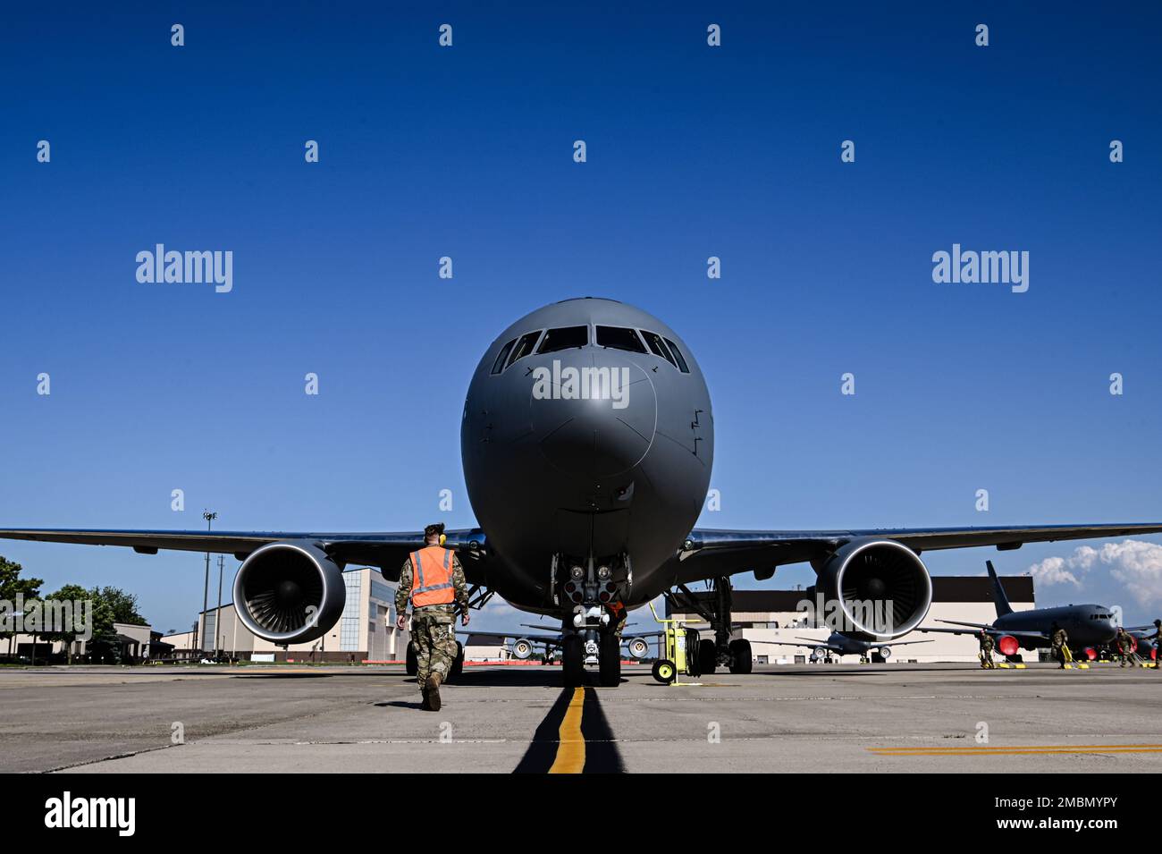 305th air mobility wing 305th air mobility wing hi-res stock ...