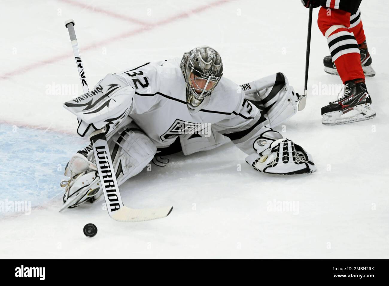 Los Angeles Kings goaltender Jonathan Quick makes a save during the ...