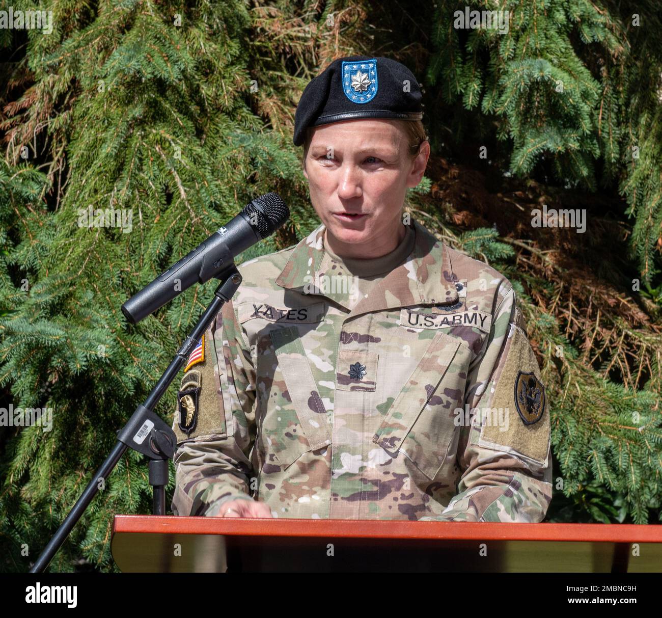 U.S. Army Lt. Col. Tracy Yates, outgoing Defense Logistics Agency Troop ...