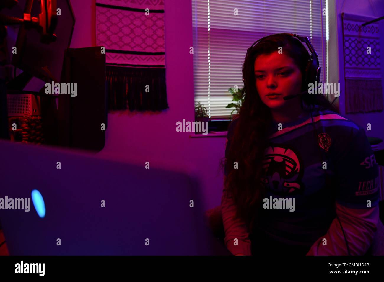 U.S. Air Force Airman 1st Class Allyson Stephenson plays Halo Infinite ...