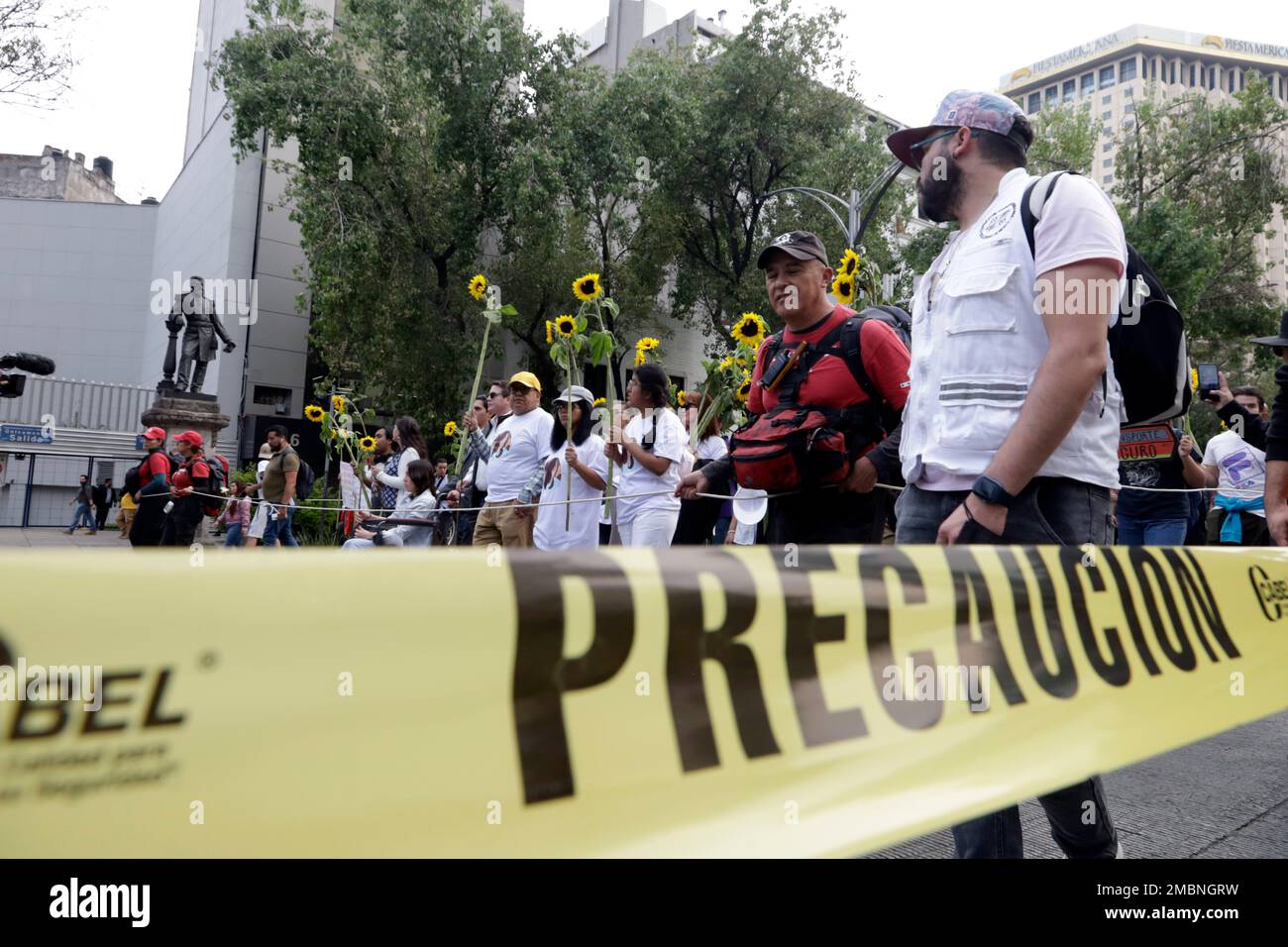 Metro la raza hi-res stock photography and images - Alamy