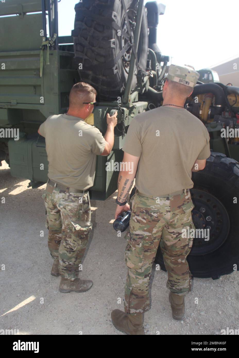 U.S. Soldiers with the 252nd Quartermaster Company train on the safe ...