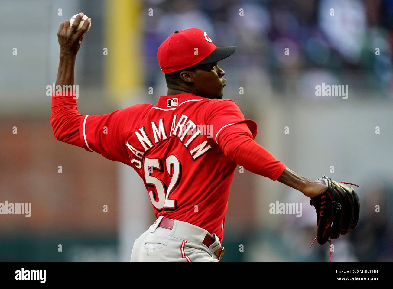 Cincinnati Reds starting pitcher Reiver Sanmartin (52) works against ...