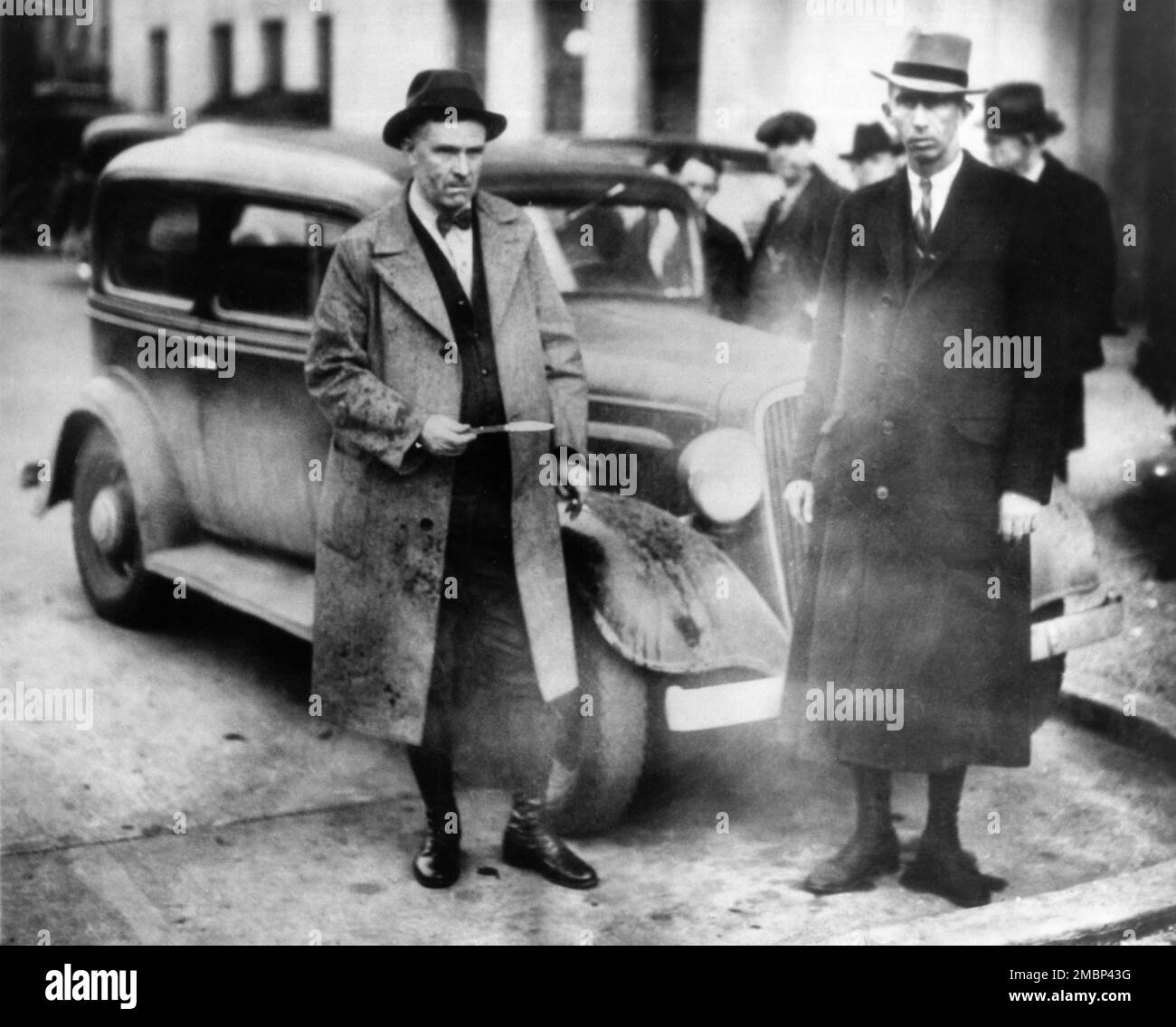 Sheriff J. Street Sandlin, left, displays the knife used by Ozie Powell ...