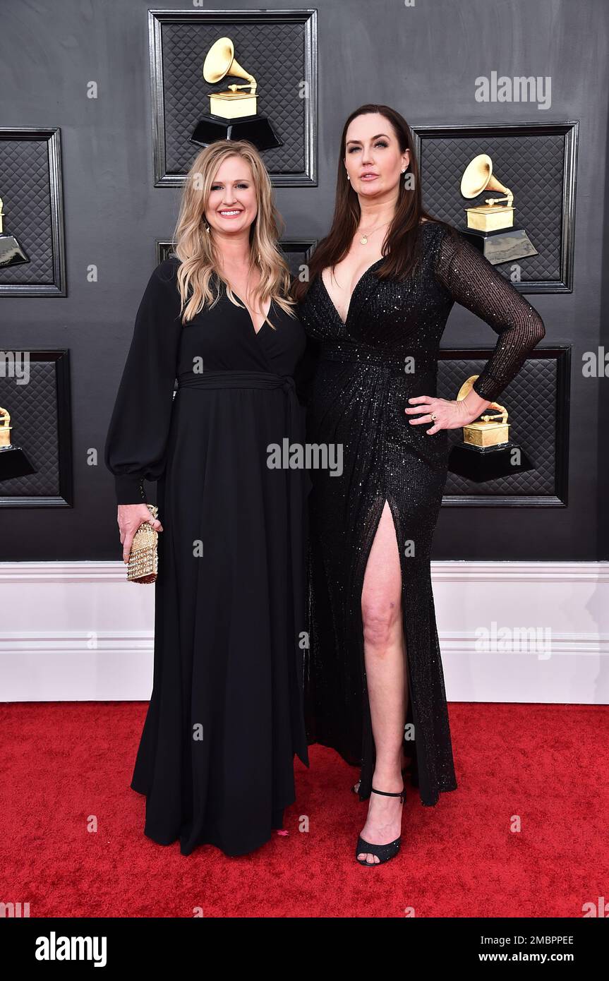 Sarah Dodds, left, and Shauna Dodds arrive at the 64th Annual Grammy ...