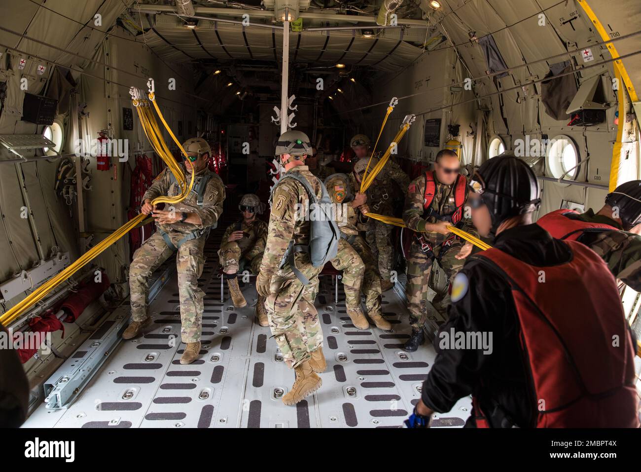 U.S. Army Soldiers assigned to the 19th Special Forces Group (Airborne ...
