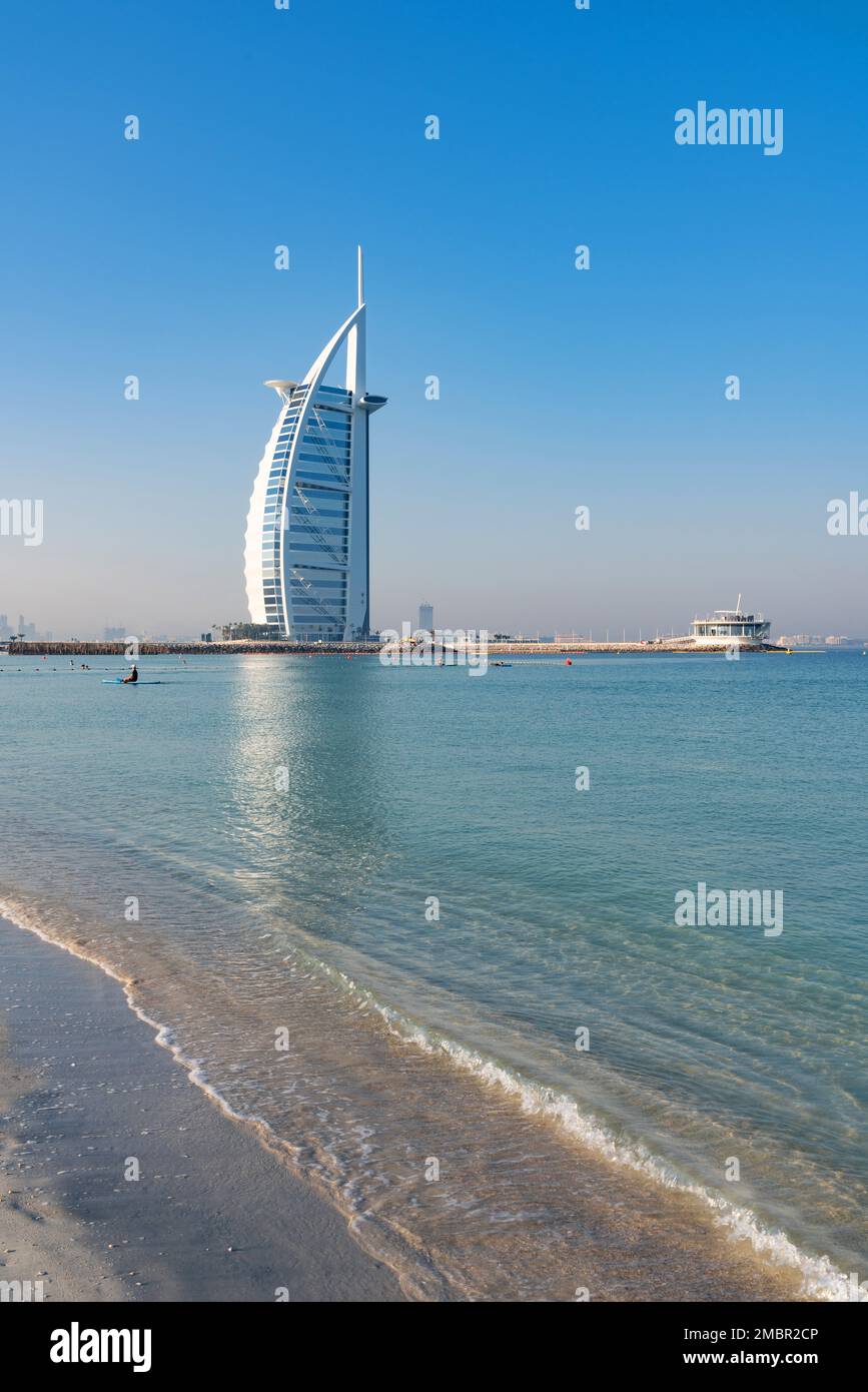 Dubai sailing hotel Stock Photo - Alamy