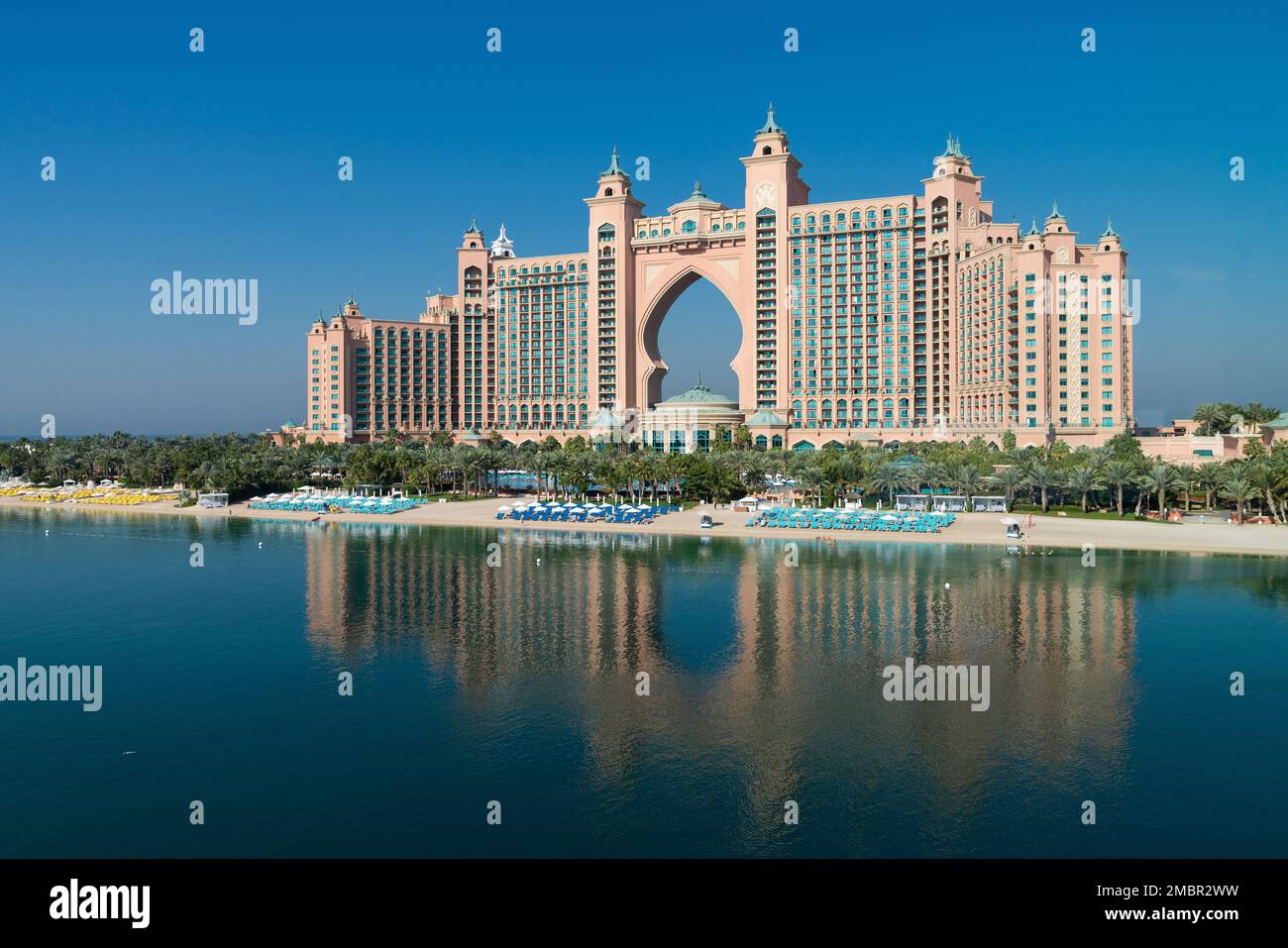 Palm jumeirah hotel Atlantis Stock Photo - Alamy