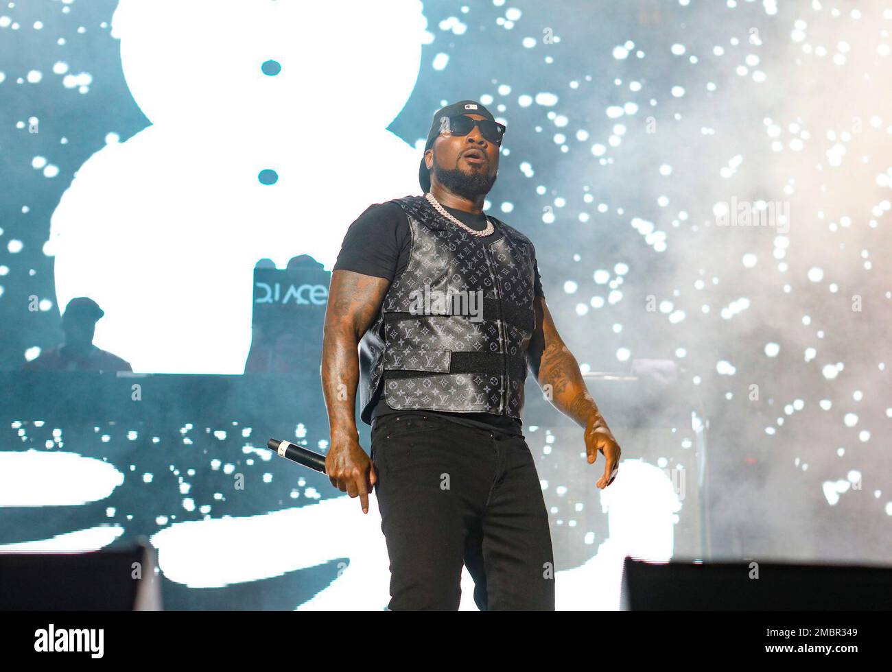 Jeezy Performs during the Legendz of the Streetz Tour on Friday, April ...